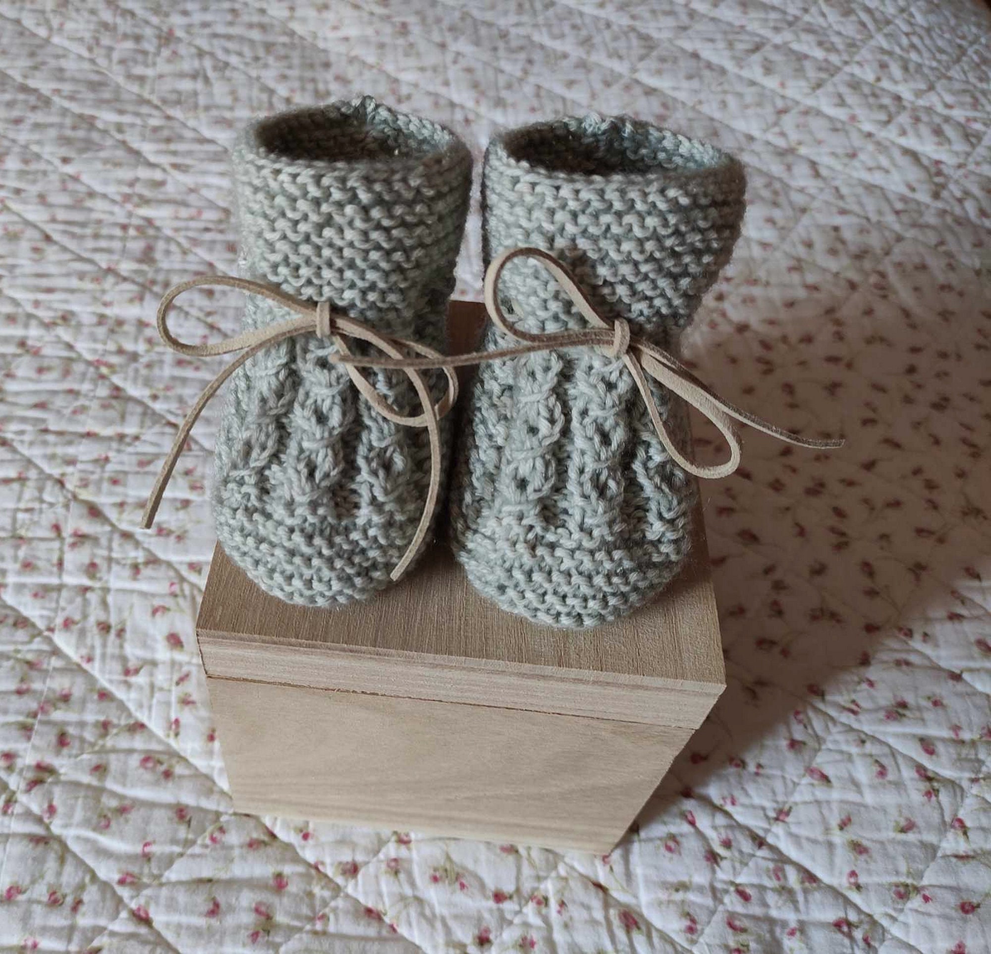 0-1 Month Set, Hand-knitted Bra, Hat and Slippers / Knitted Birth ...