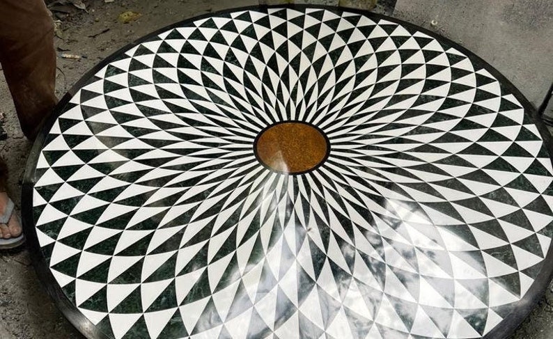 Round Marble Inlay Tabletop With Semiprecious Stones - Unique Decor ...