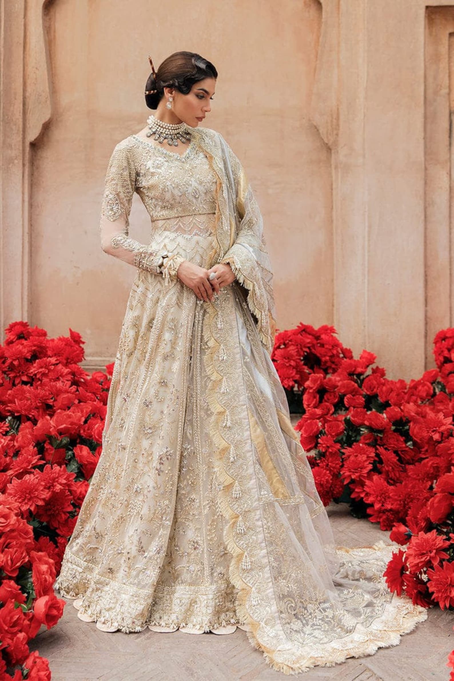 Latest White Pakistani Wedding Dresses, Embroidery Bridal Nikkah/barat ...
