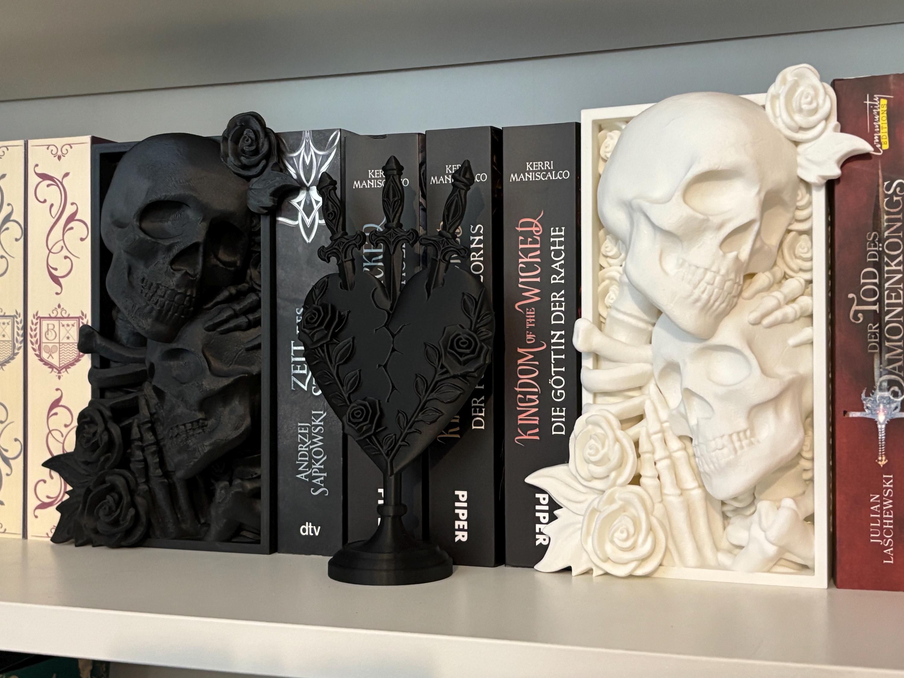 Black Heart Sculpture With Swords – Gothic Decor With Roses & Crack ...