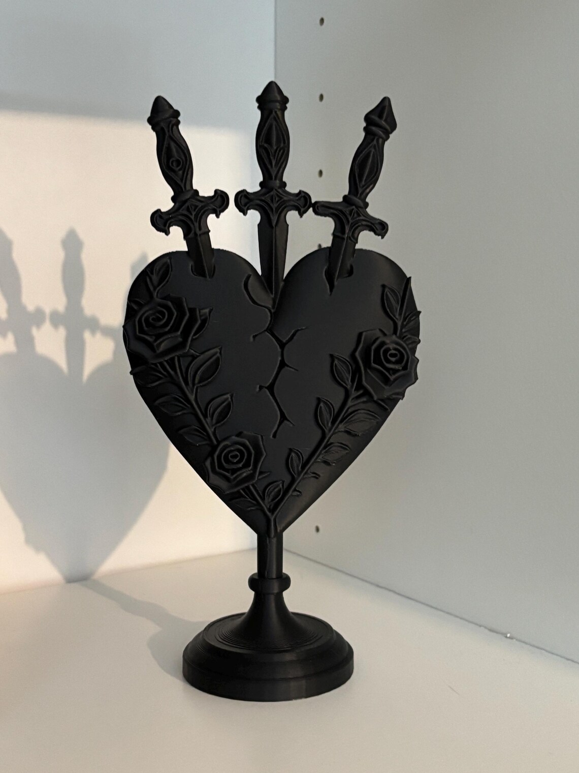 Black Heart Sculpture With Swords – Gothic Decor With Roses & Crack ...