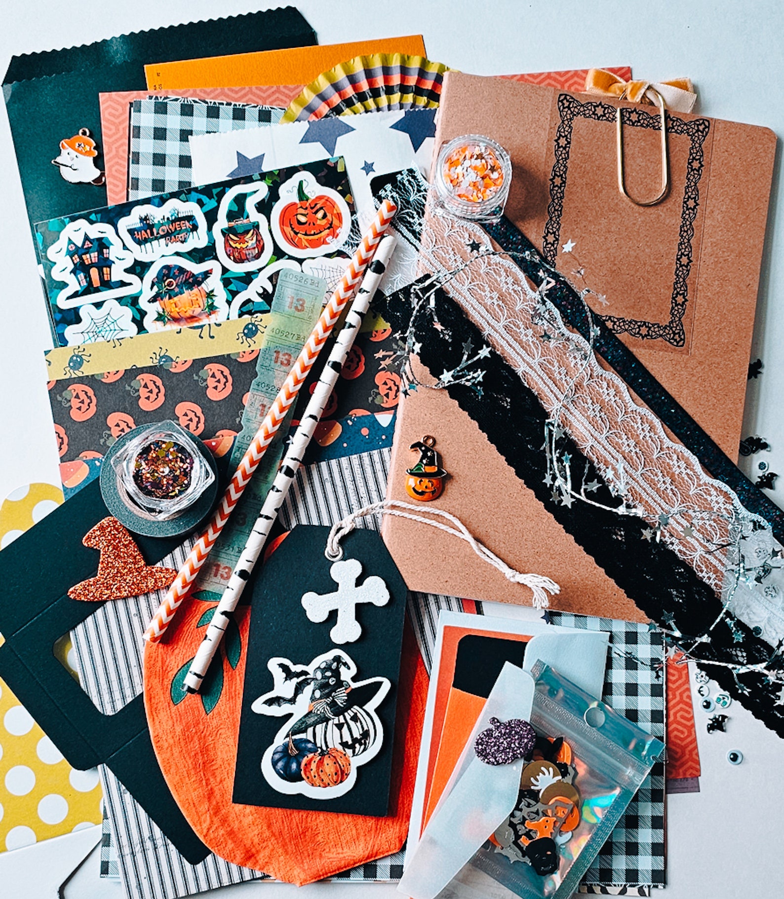 Halloween Junk Journal Mystery Kit, 100+ Items, Spooky Grab Bag ...