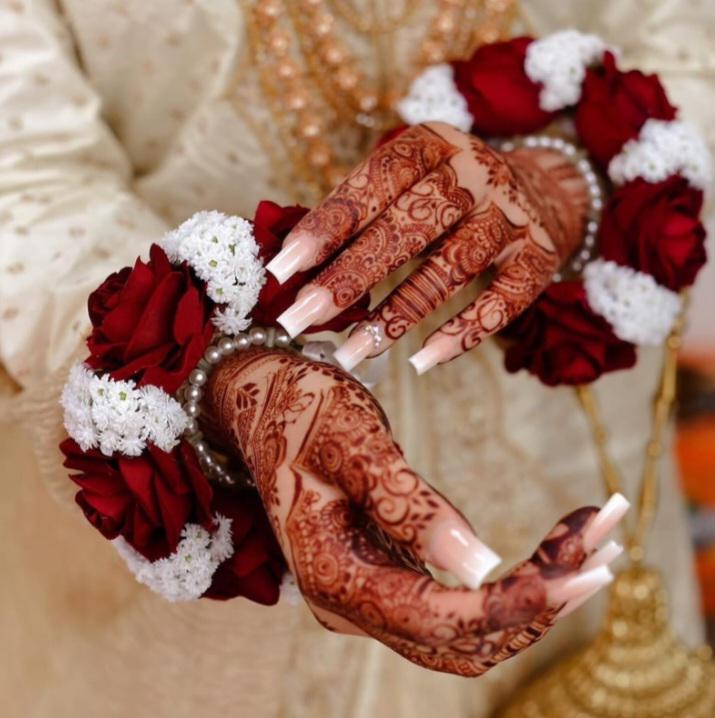 Hand Gajra pair - Etsy