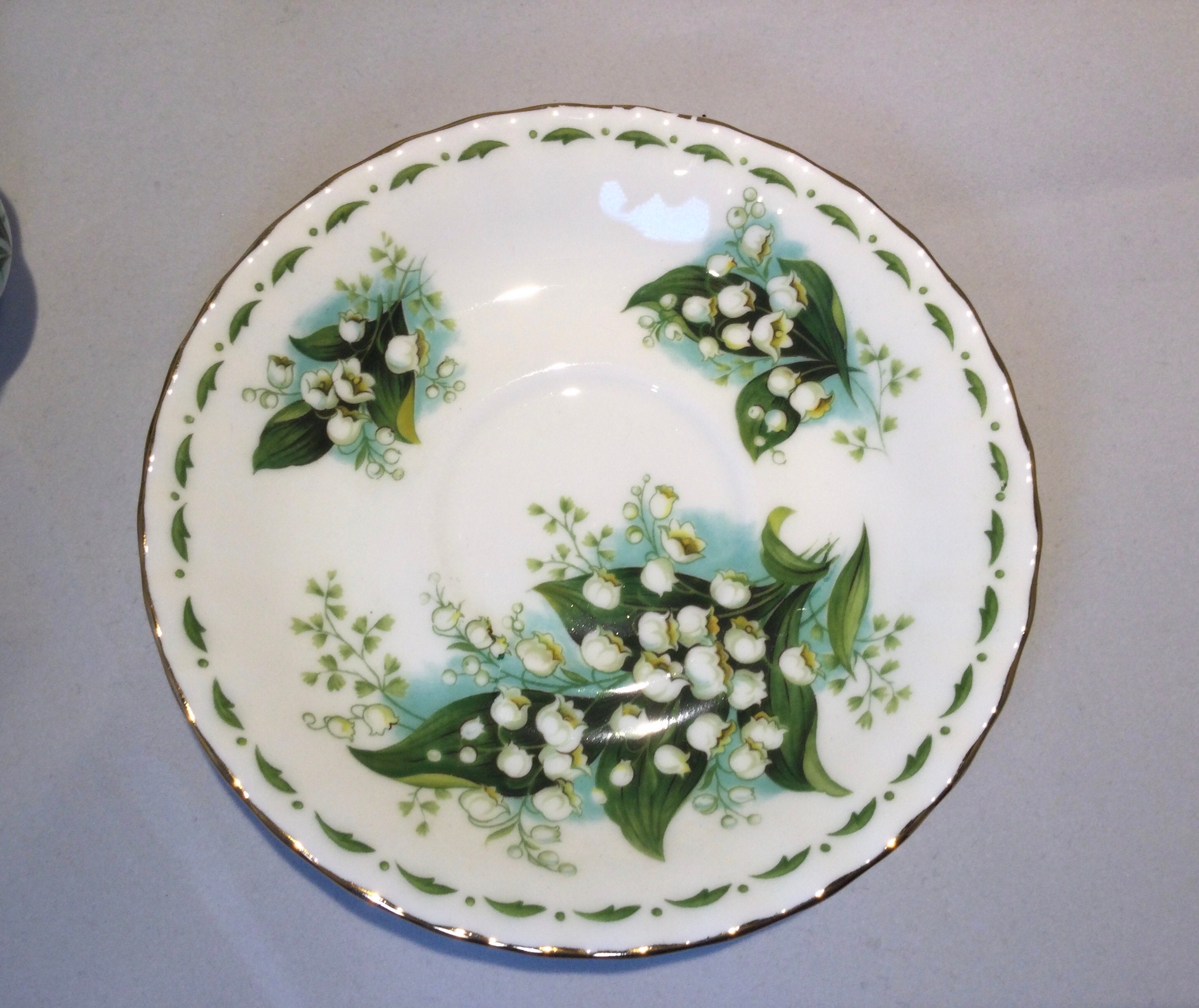 Royal Albert Tea Cup and Saucer - Flower of the Month Lily of the ...