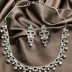 Traditional Maharashtrian Amba Kuiri With Pearls mangokuiri Short and ...