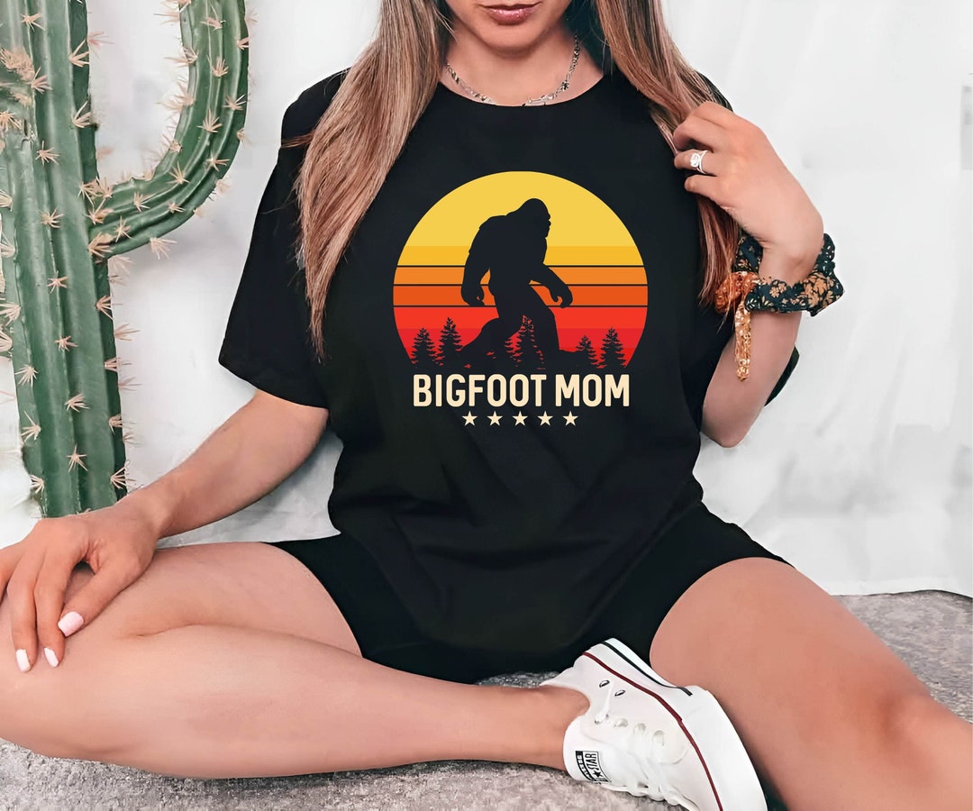Bigfoot Mom Shirt, Bigfoot Shirt Sasquatch Shirt, Best Big Foot Tshirt ...