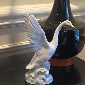 LLADRO, Large White Goose Figurine, Porcelain, in Excellent Condition ...