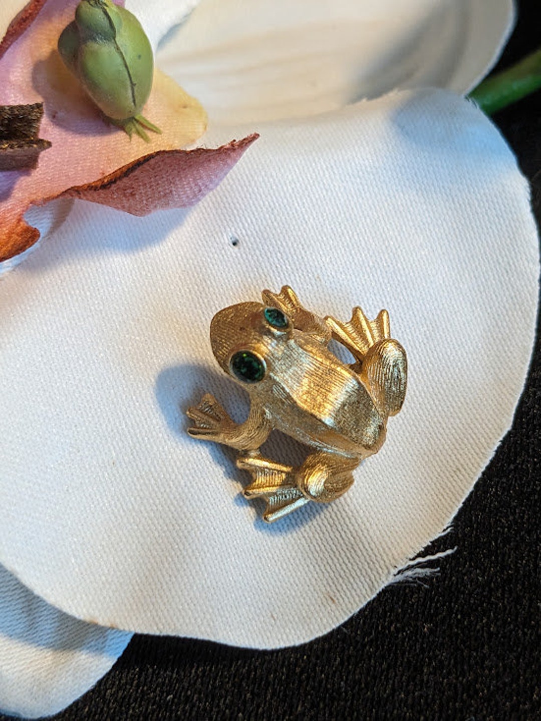 Tiny Gold Tone Frog Collar Pin - Etsy