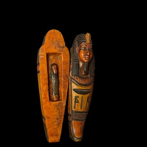 King Tutankhamun Coffin, King Tutankhamun Tomb With Eye of Horus and ...