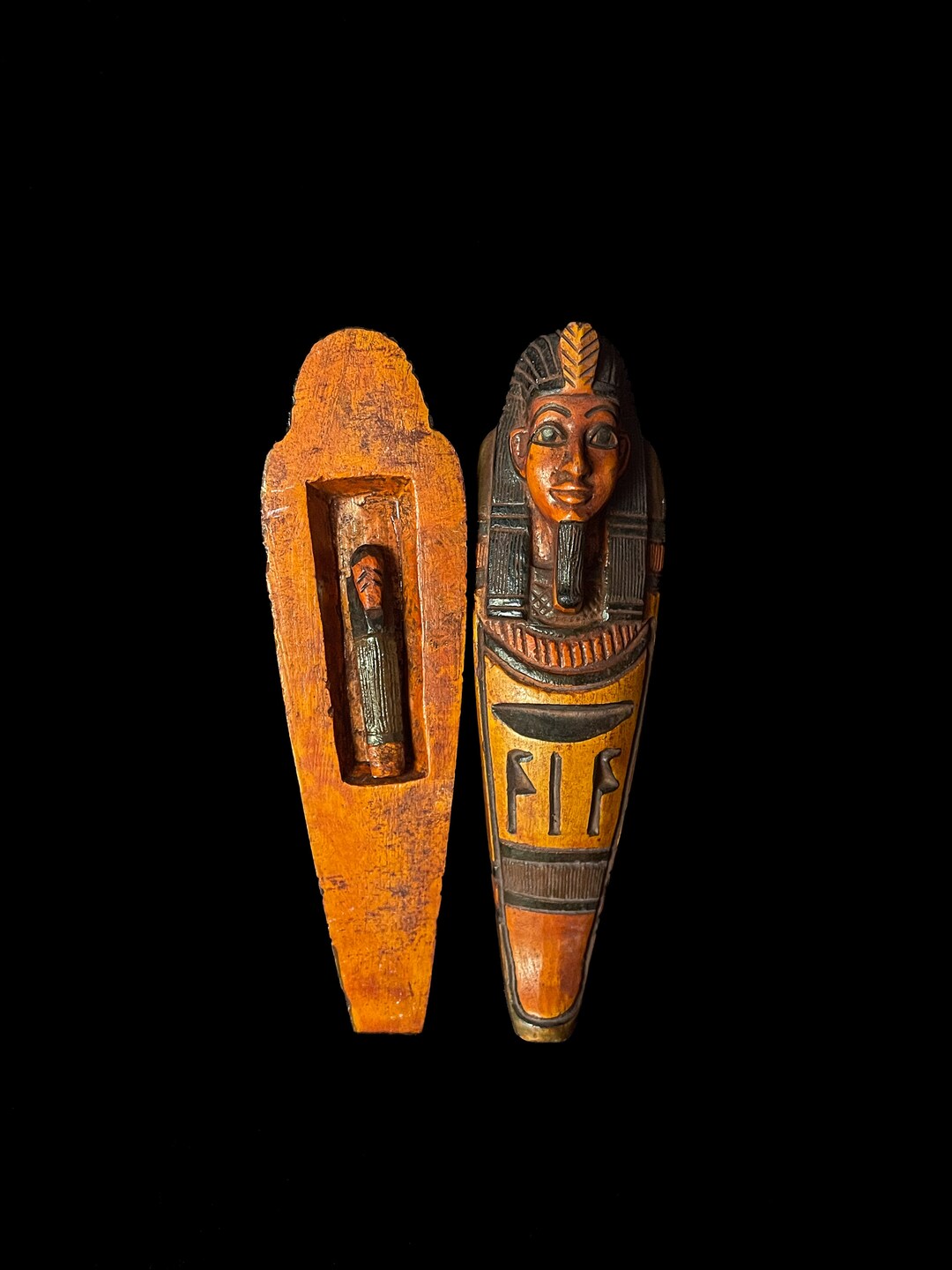 King Tutankhamun Coffin, King Tutankhamun Tomb With Eye of Horus and ...