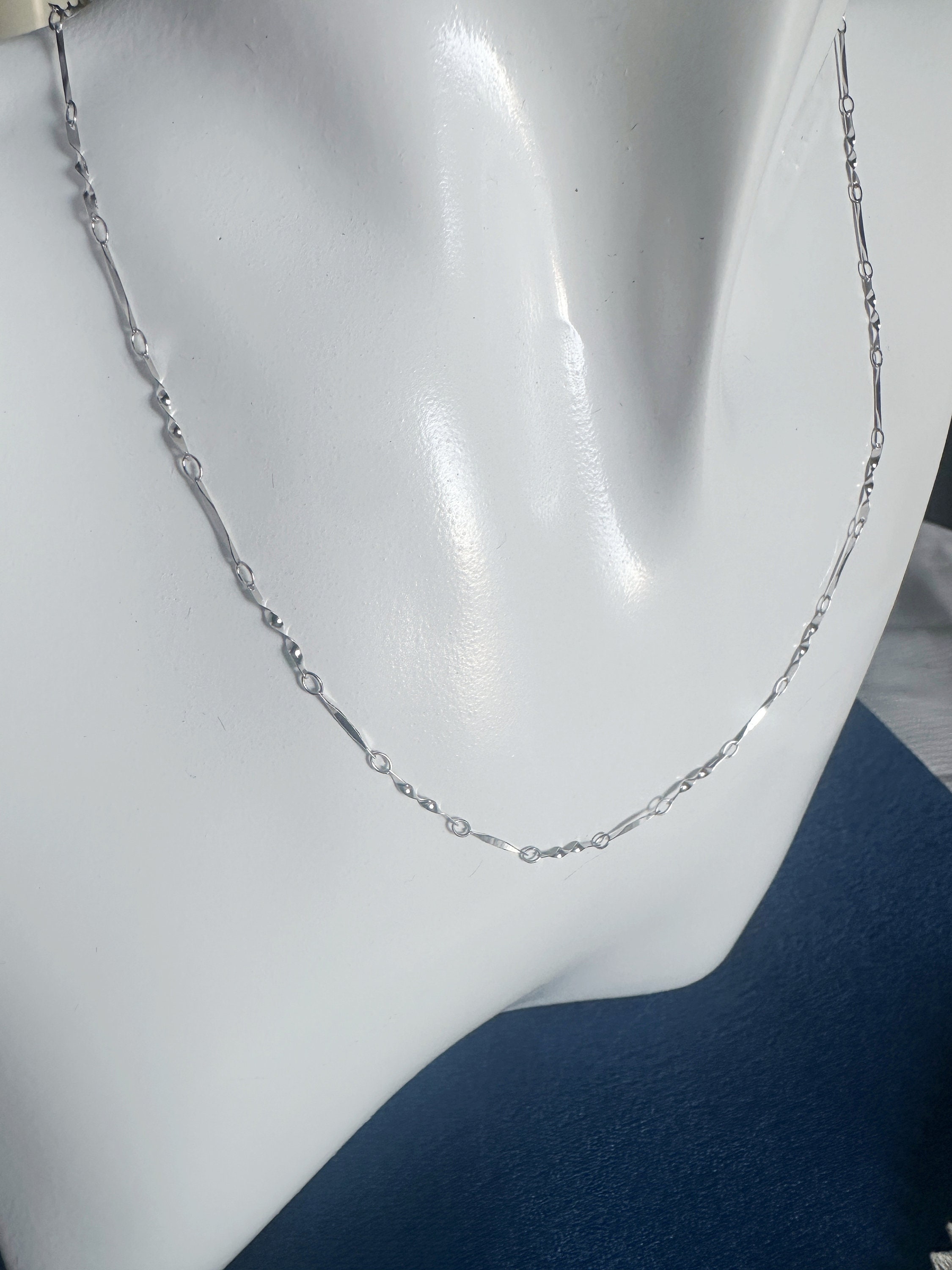 Car Flower Cross Chain, Mouth Lip Chain, Melon Seed Chain, Flash Chain ...