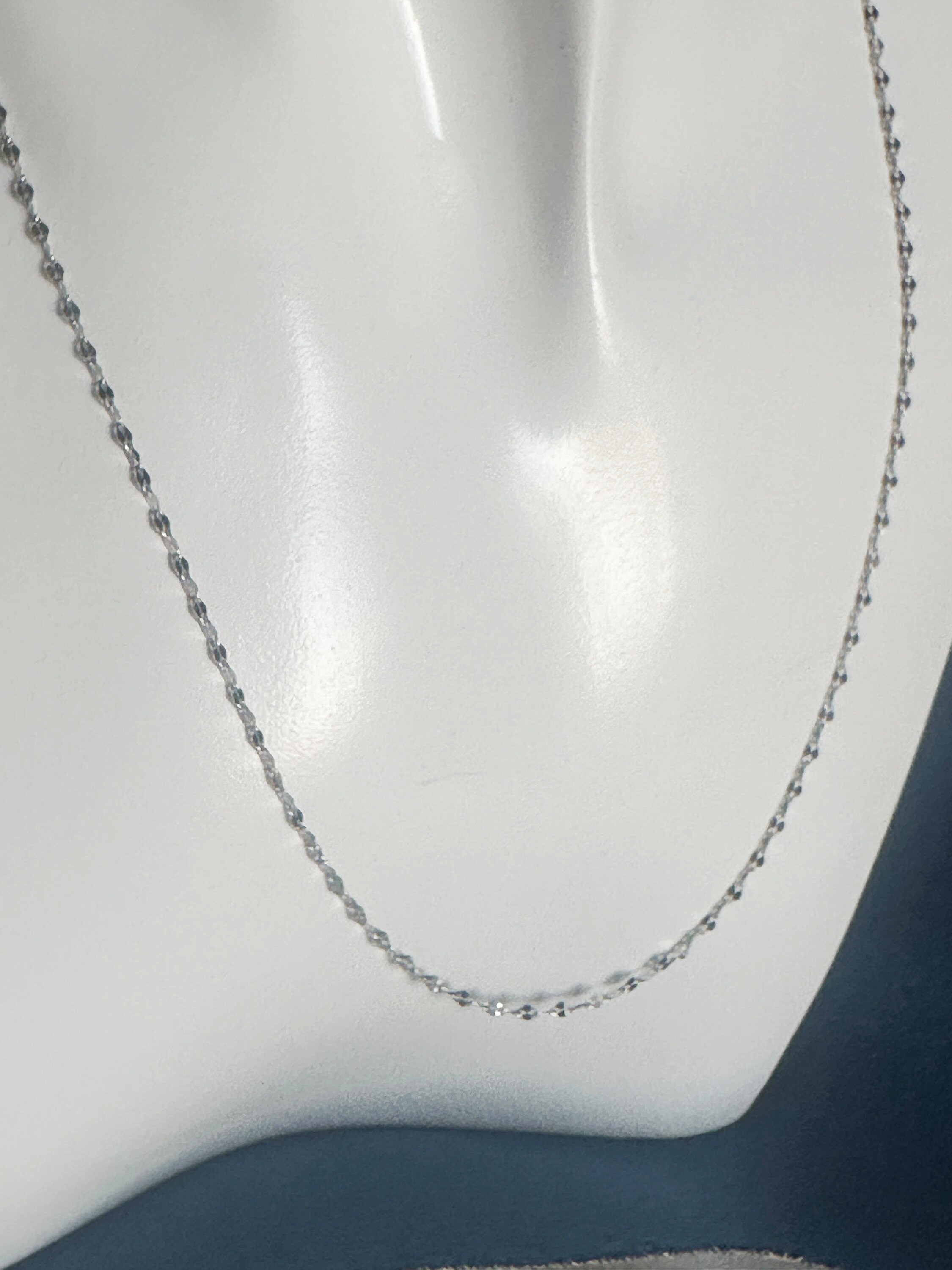 Car Flower Cross Chain, Mouth Lip Chain, Melon Seed Chain, Flash Chain ...