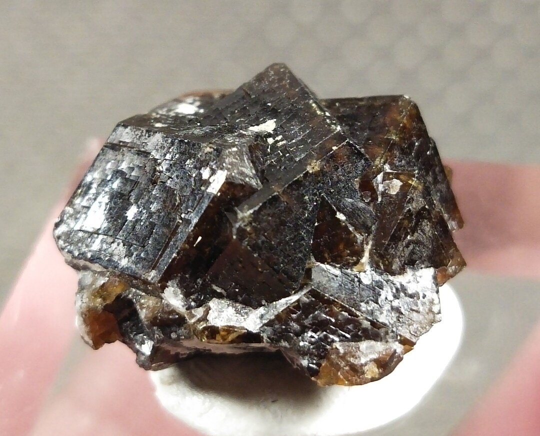 Cluster de grenat andradite brillant naturel de couleur brune du Pakistan, plus grande vente sur ...