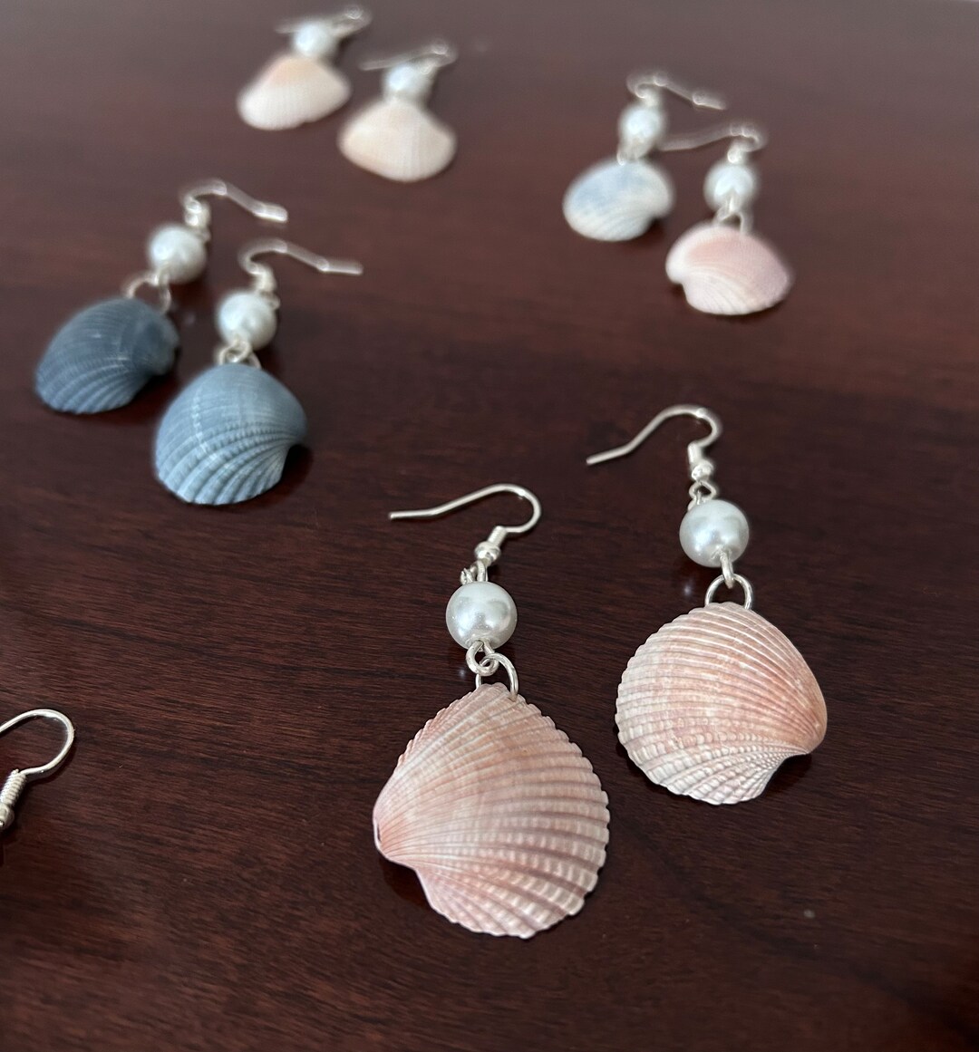 Broad Ribbed Cardita Shell Pearl Earrings - Etsy