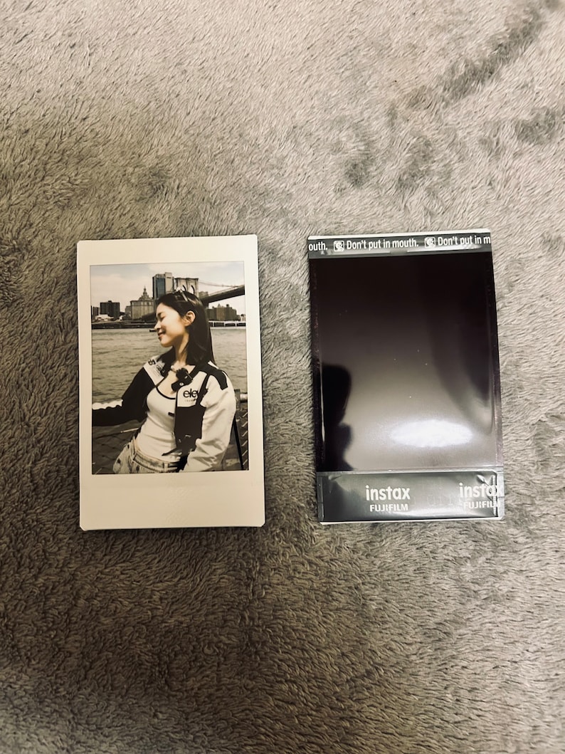 Unofficial ITZY Bias Girlfriend Material UNOFFICIAL Polaroids *read ...