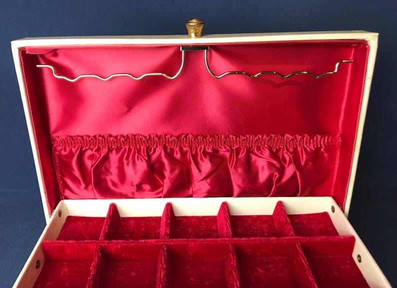 Vintage Lady Buxton Jewelry Box. Gorgeous Red Satin and Velvet Interior ...