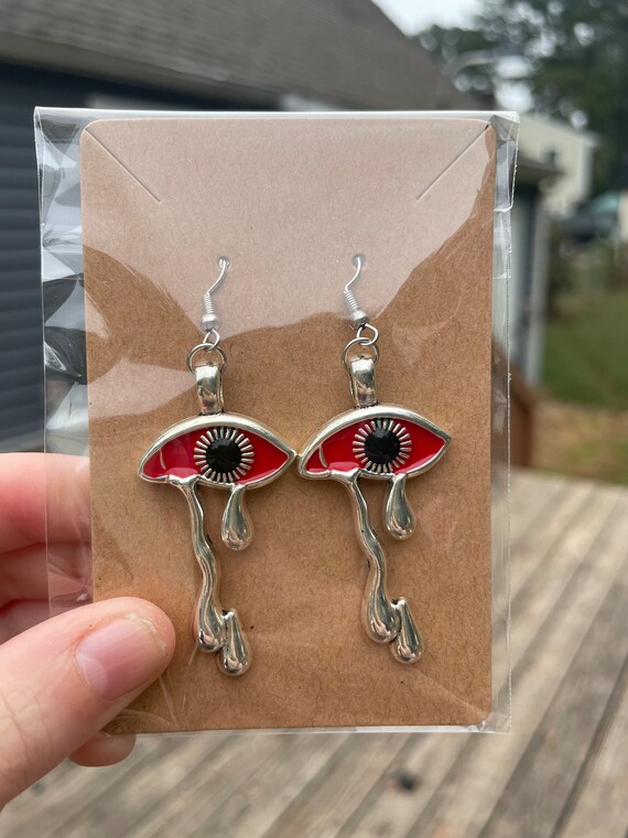 Redeye earrings store