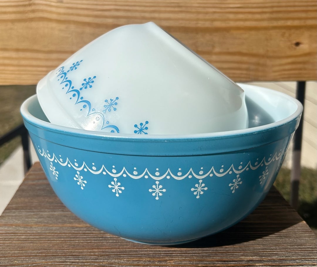 Pyrex Snowflake Garland Mixing Bowls #402 and #403 - Etsy