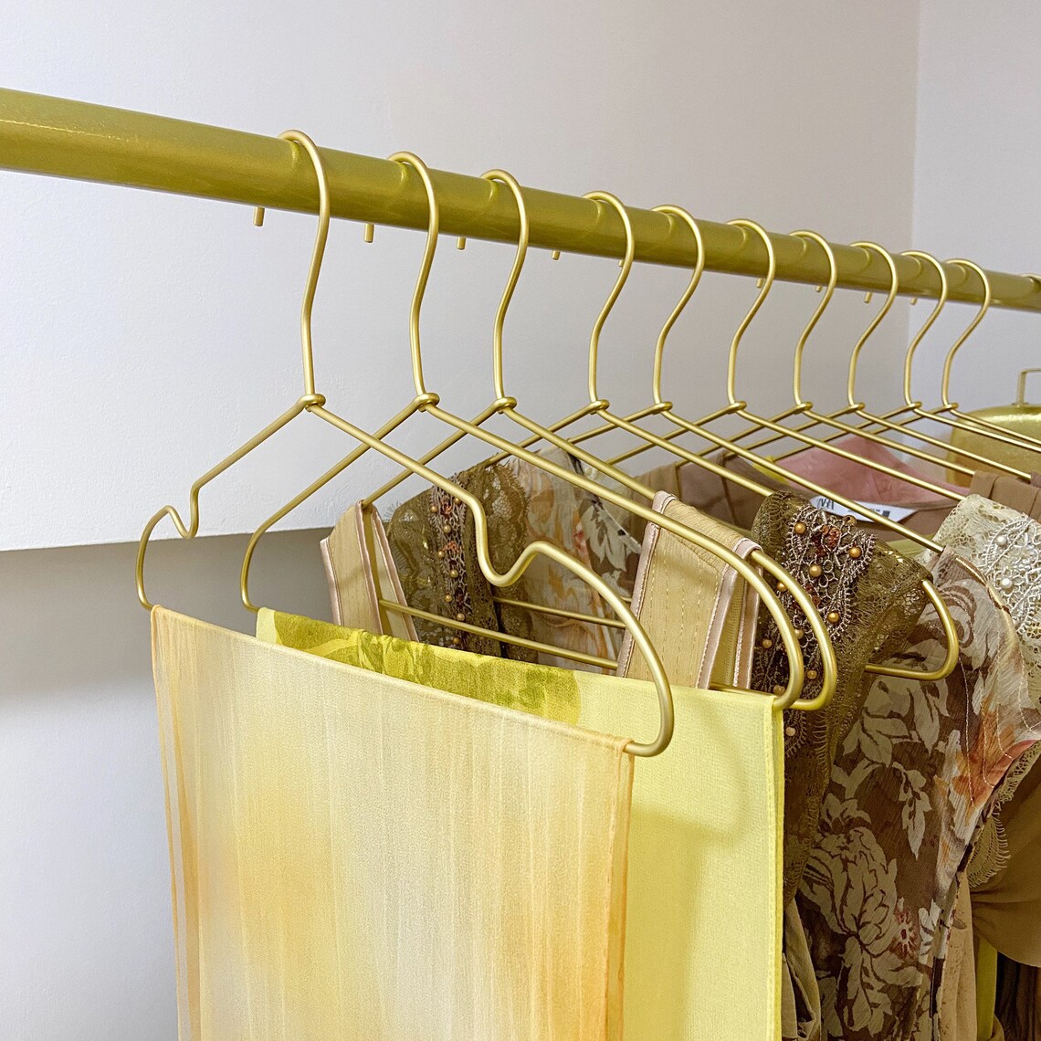 10 PCS Wire Coat Hangers ,aluminium Ultra Thin Space Saving Clothes ...