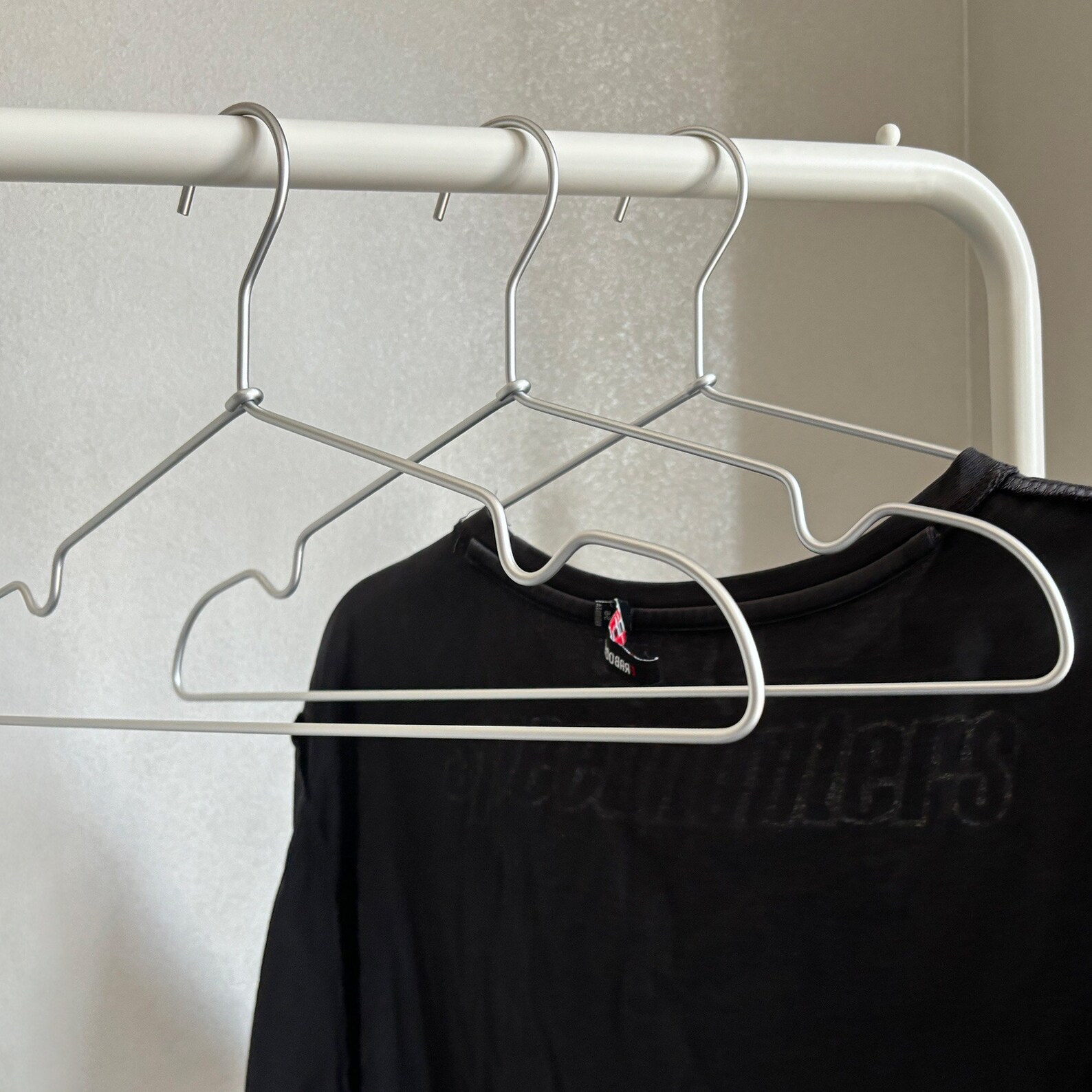 10 PCS Wire Coat Hangers ,aluminium Ultra Thin Space Saving Clothes ...