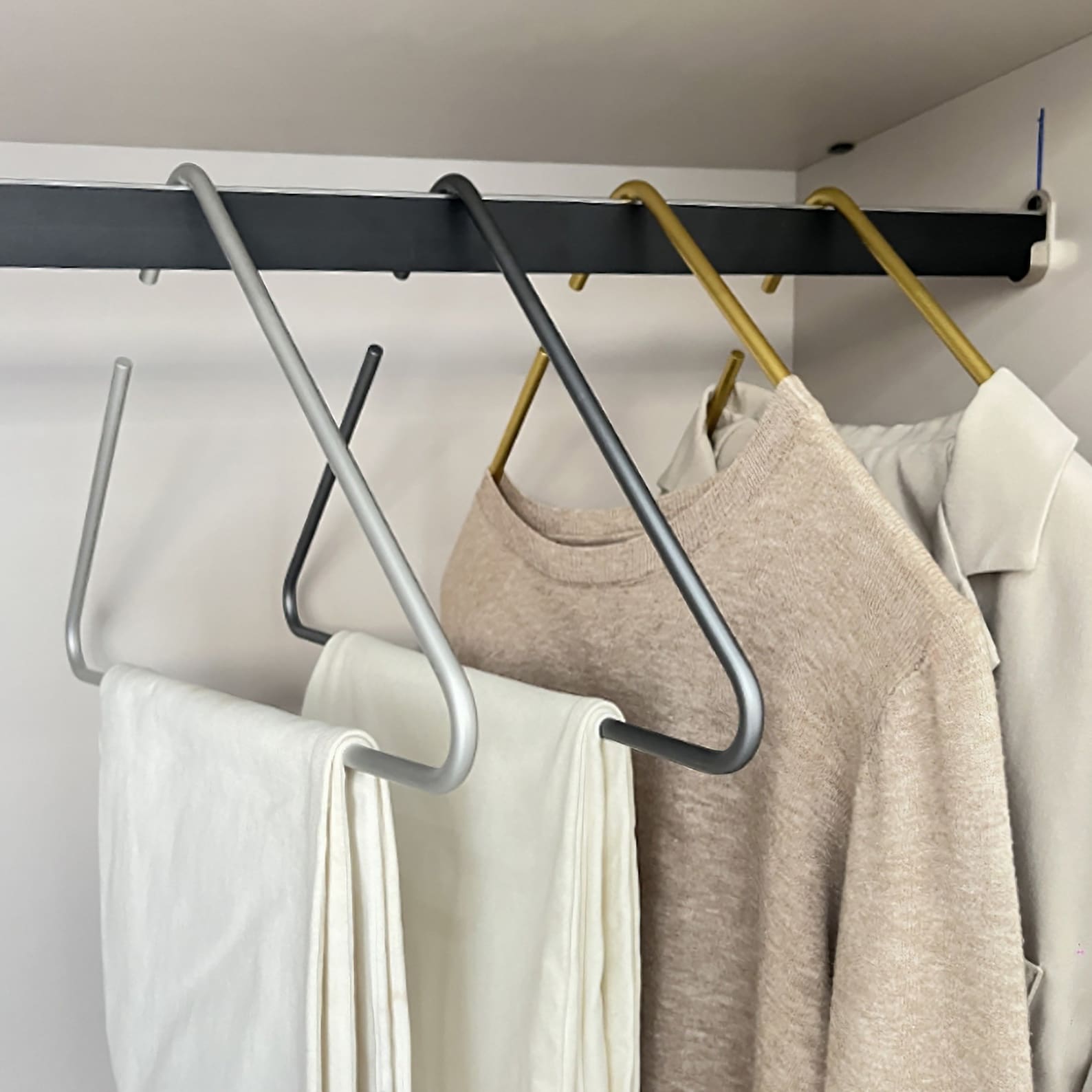 Gold Aluminum Triangle Clothes Hangers: Anti-slip Wardrobe Organizers ...