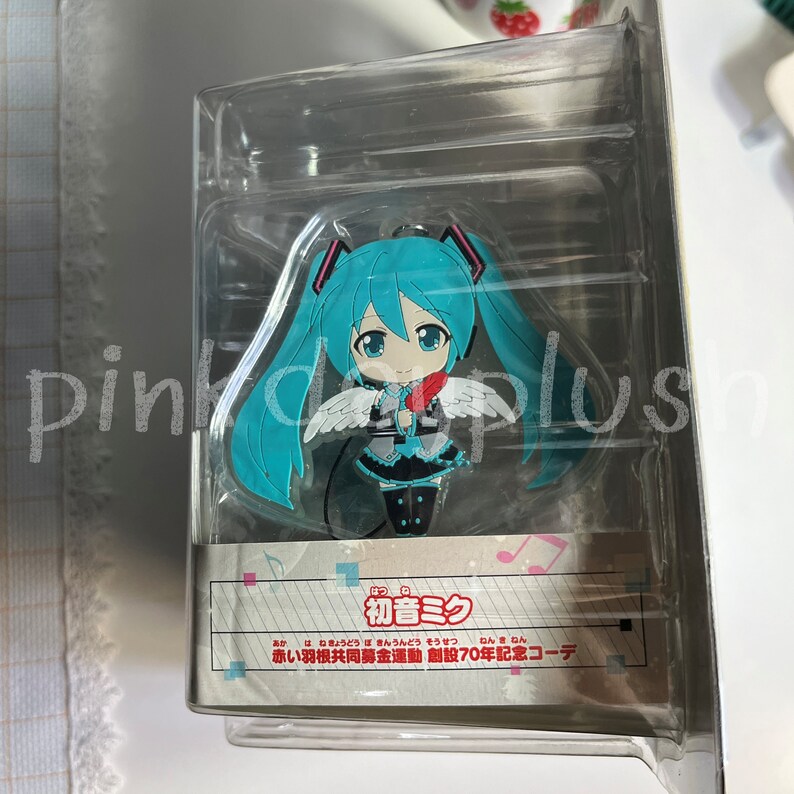 Figura de acción de Hatsune Miku Red Feather Community Chest Campaign ...