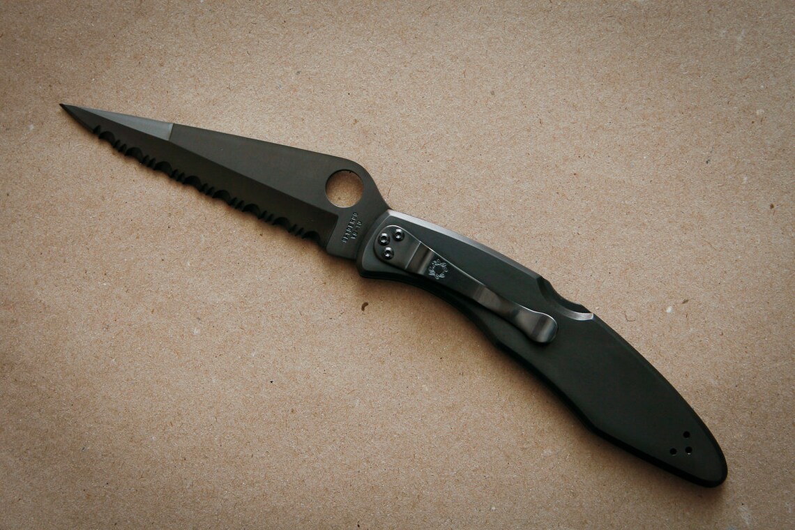 Knives Spyderco Police Full Serrated Black With PVD Coating. Melontools ...