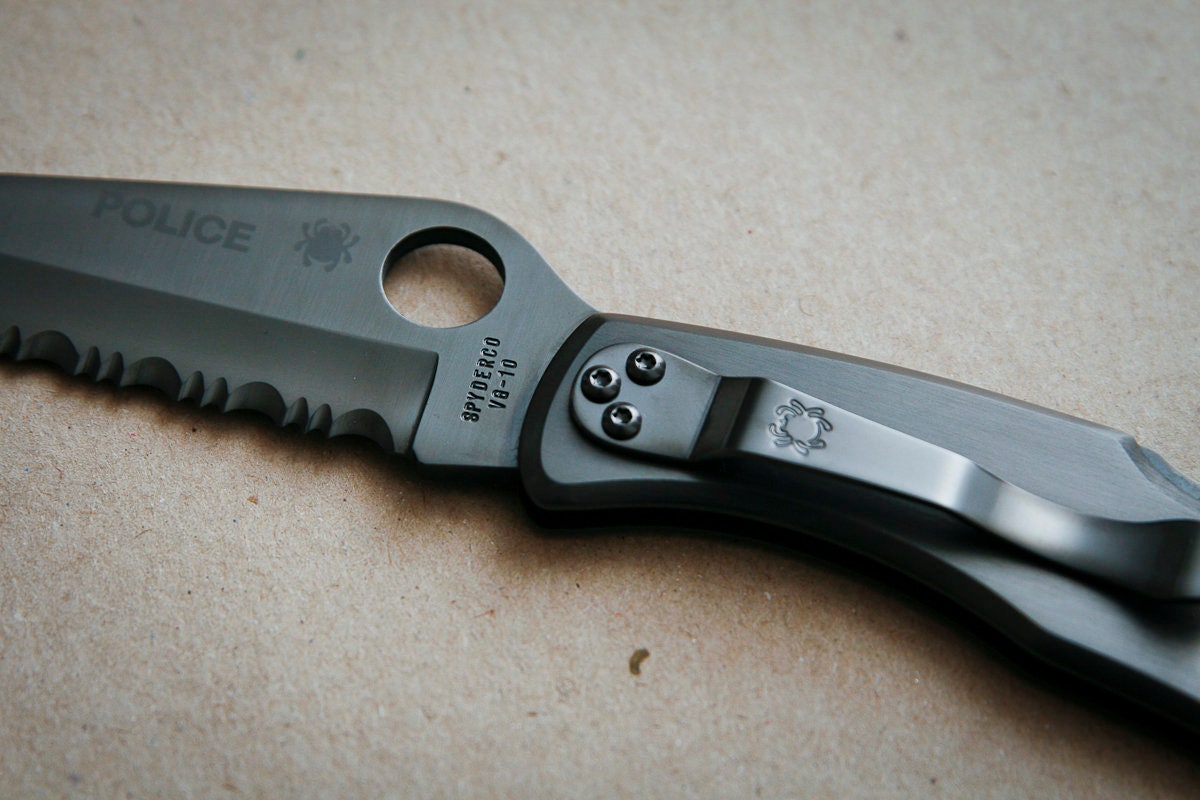 ナイフ Spyderco Police Full Serrated Black PVD コーティング。Melontools - Etsy 日本
