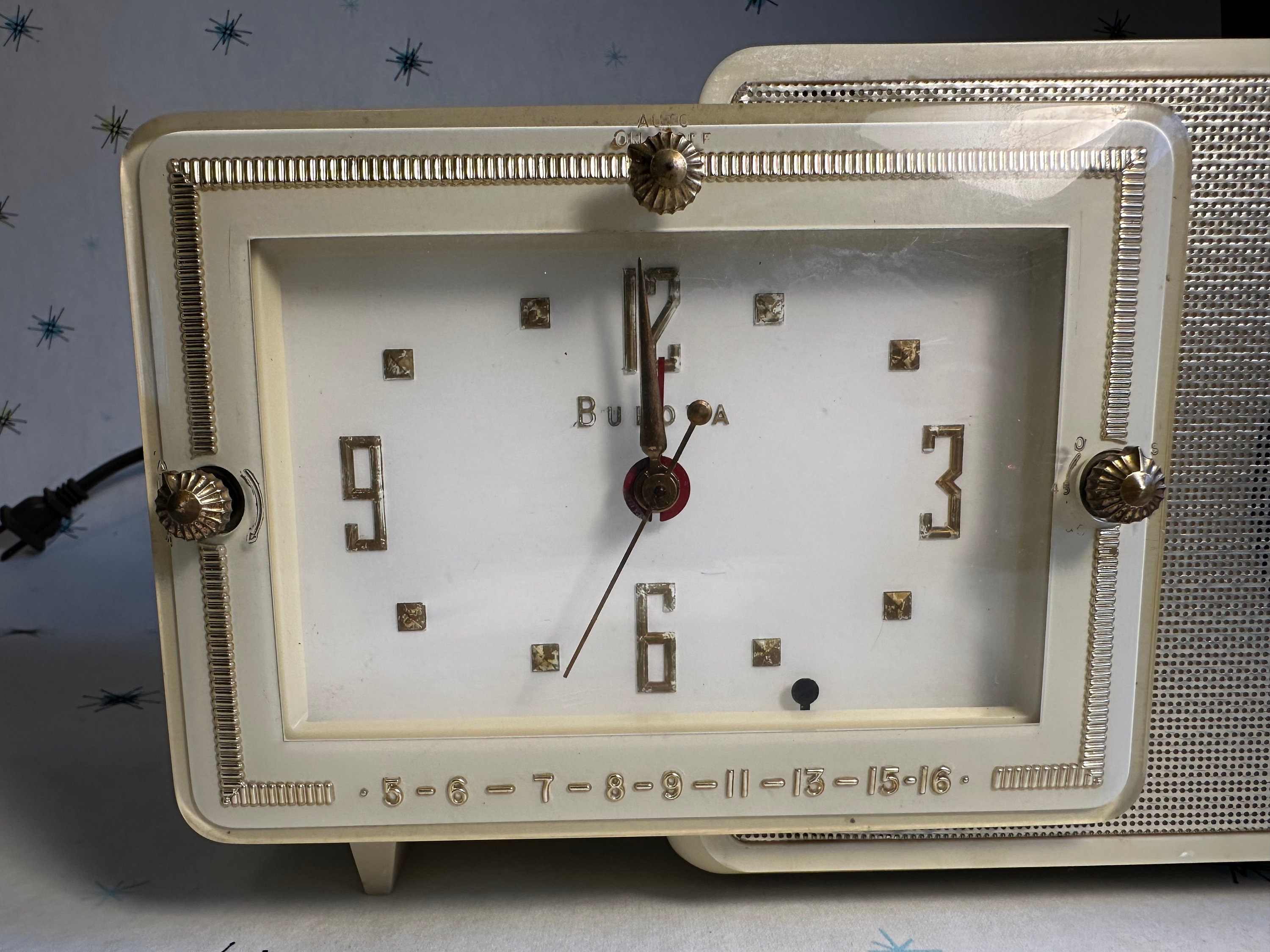 1957 Bulova Model 100 Tube Clock Radio in Ivory - MCM - RESTORED - Etsy