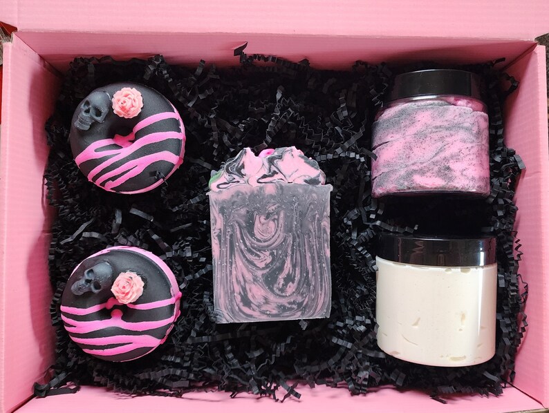 Pastel Goth Valentine's Day Spa Gift Box Skull Rose, Heather and Thyme ...