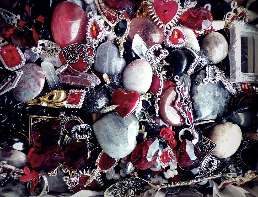 Vampire Treasure Scoop Surprise crystals, Crow Trinkets, Crowcore ...