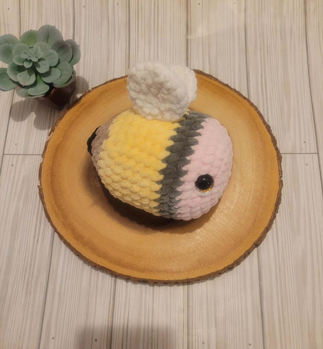 Crochet Pencil Bee / Teacher Appreciation Gift / Teacher Gift / Teacher ...