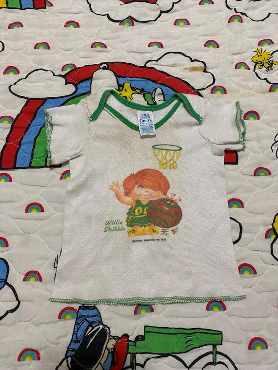 1970’s Kids Cute Willie Dribble Basketball Shirt size… - Gem