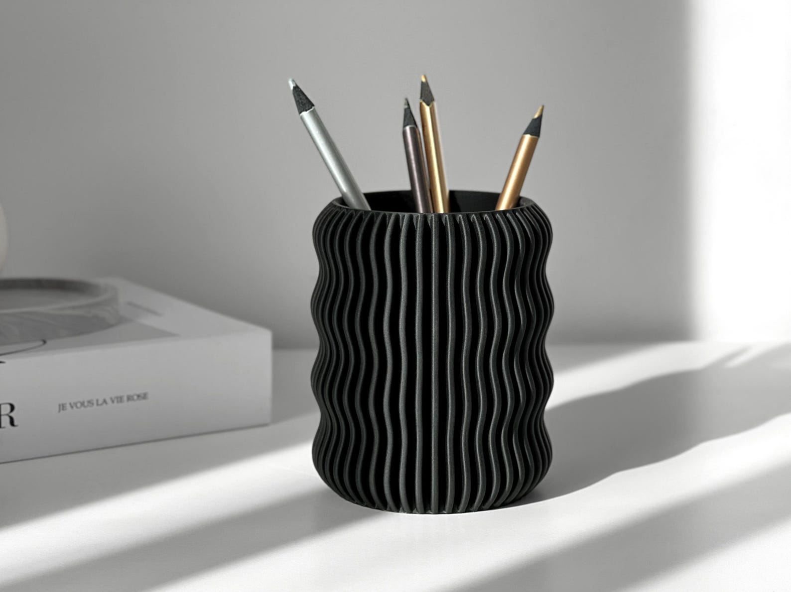 Black Wavy Pen Holder for Desk | 3D Printed Makeup Brush Holder for ...