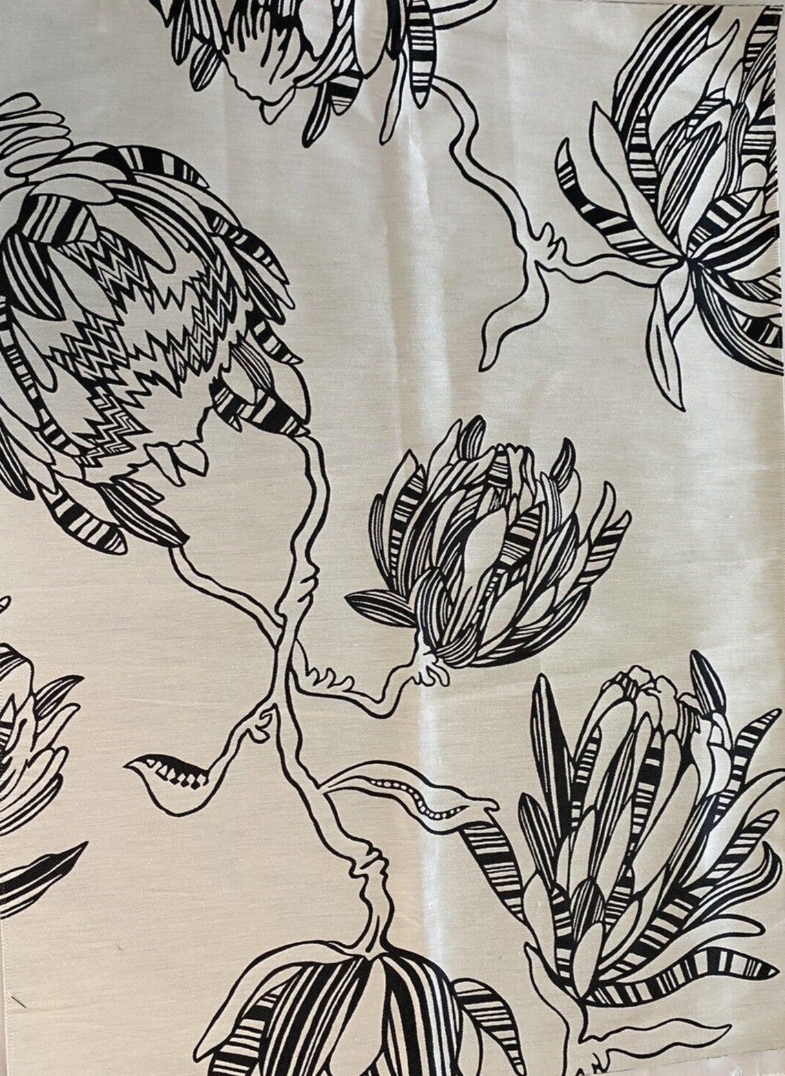 Mod Retro Black & White Floral Botanical Reversible Fabric Sample Stark ...