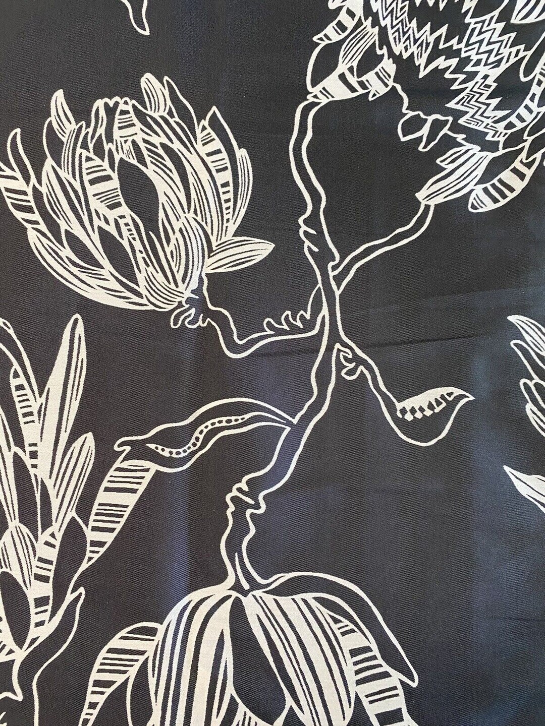 Mod Retro Black & White Floral Botanical Reversible Fabric Sample Stark ...