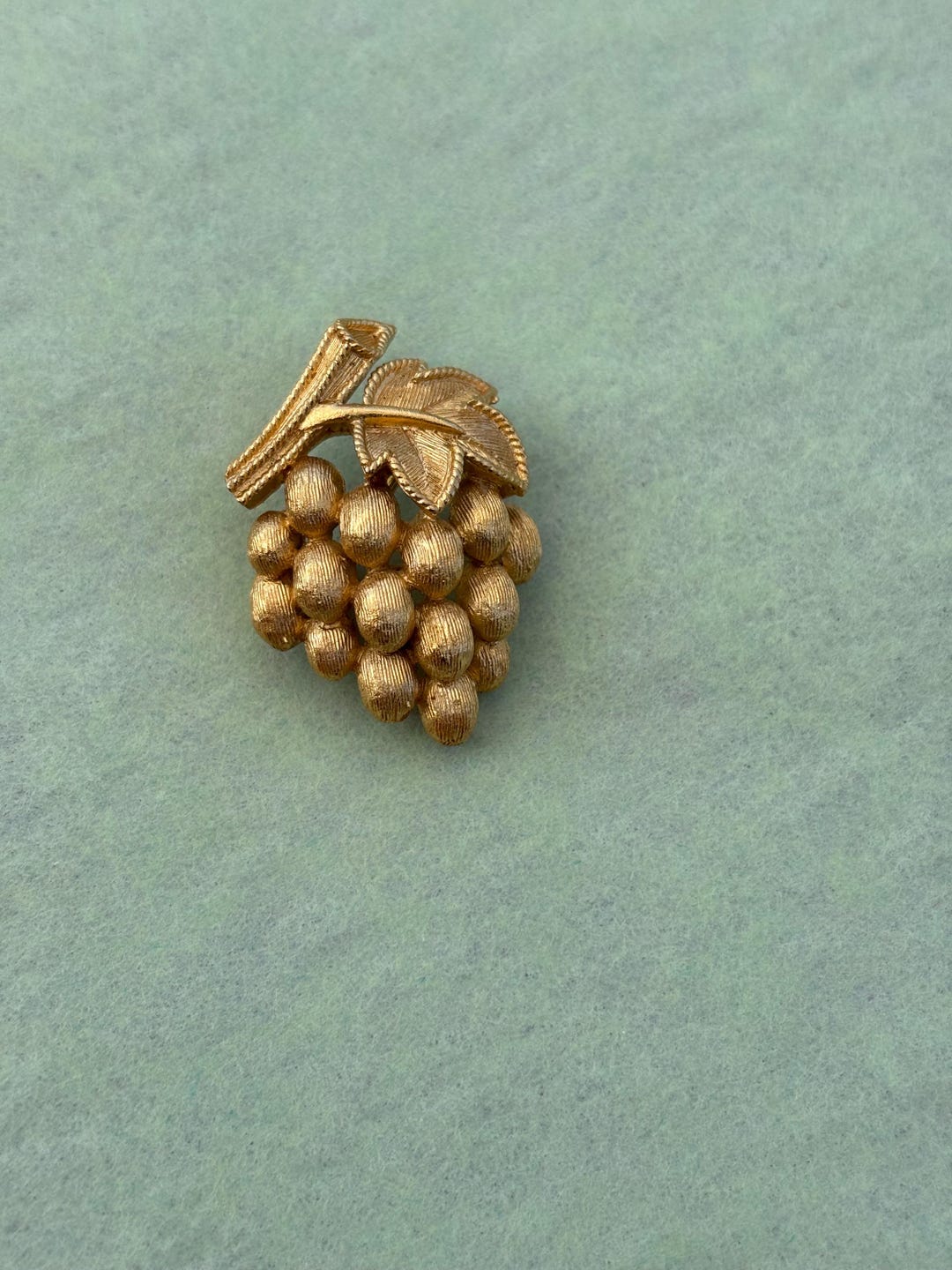 Crown Trifari 1950s Golden Cluster of Grapes Brooch - Etsy