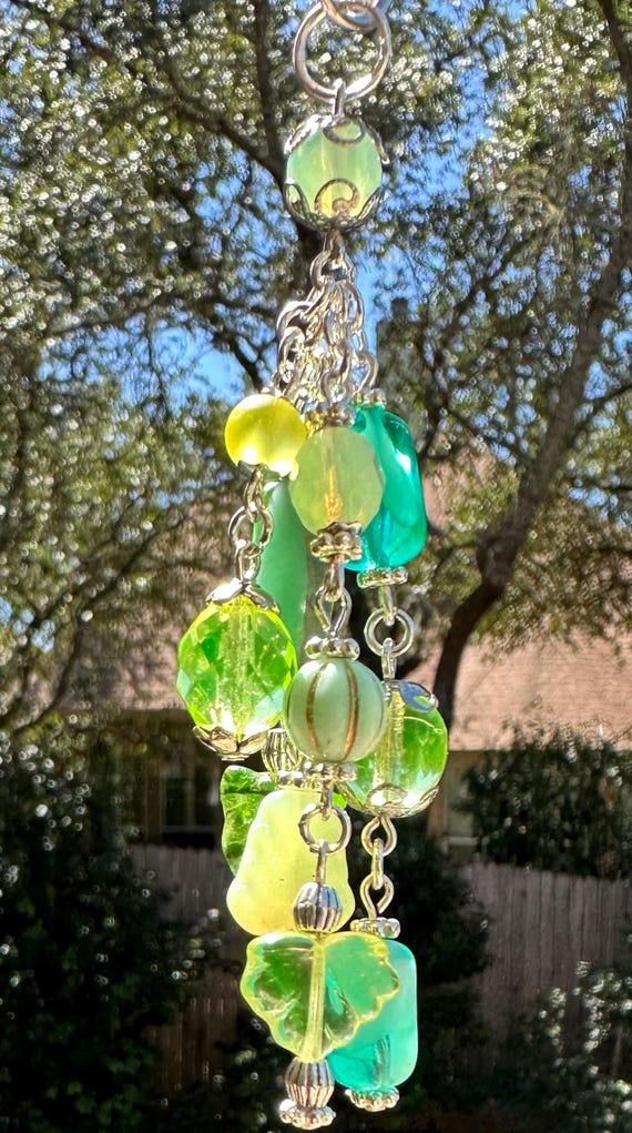Keychain Uranium Glass Cat Face Green & Milk Glass UV… - Gem