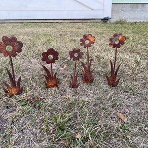 Rusty Flower Bouquet Garden Art Flowers Rusty Metal Flower Stakes ...