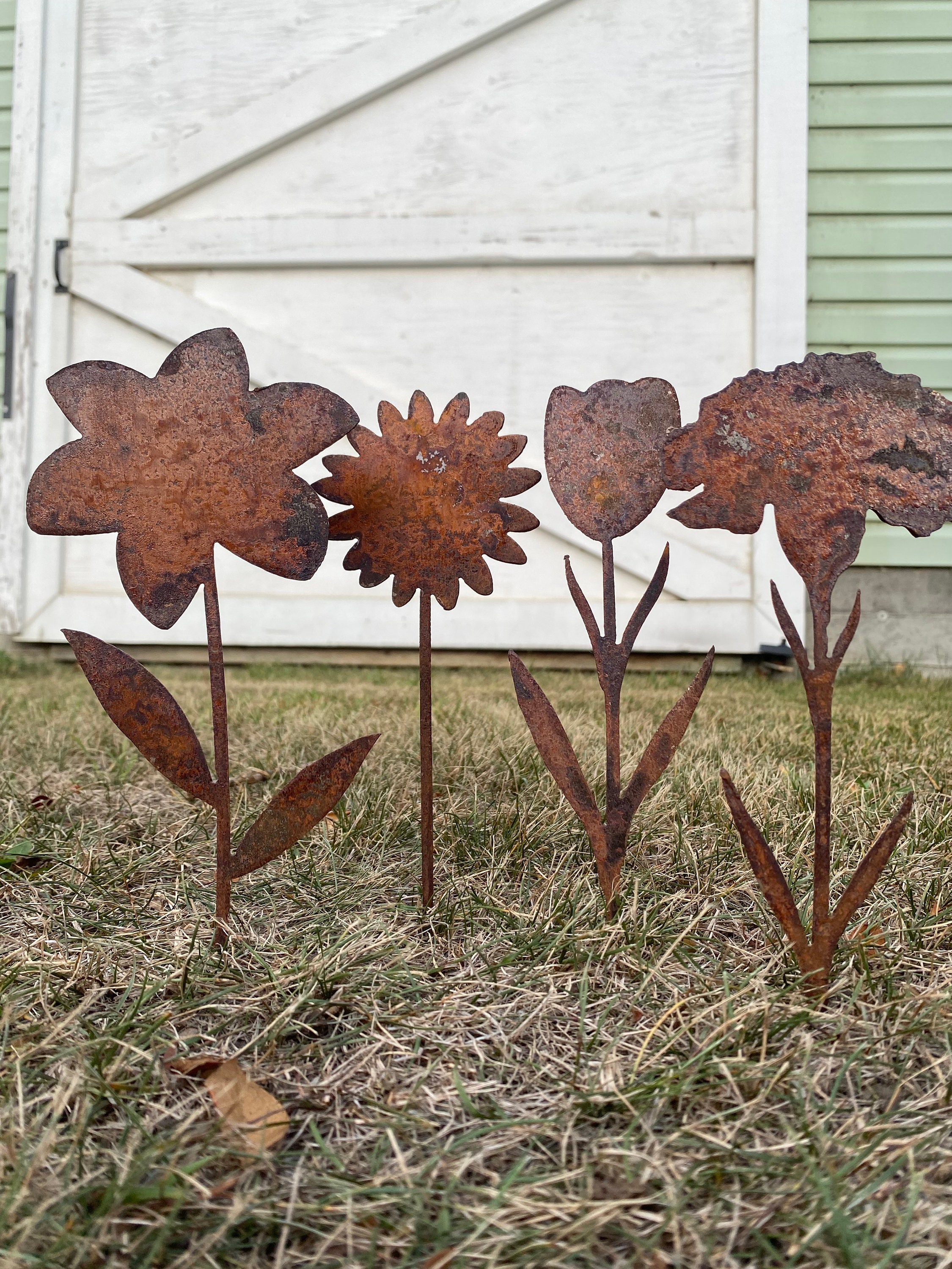 Rusty Garden Art Flowers Rusty Metal Flower Stakes Metal Yard Art Metal ...