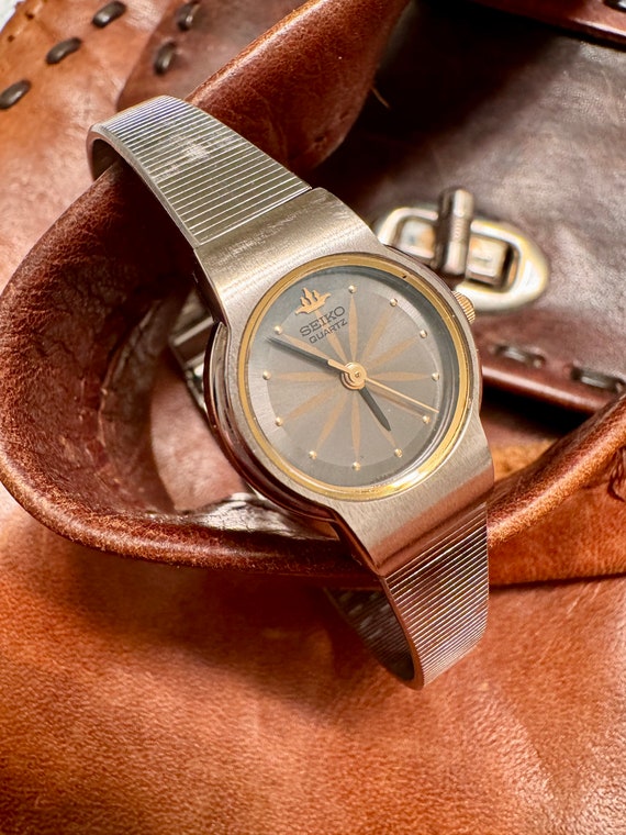 Vintage Ladies Seiko Galaxy Watch 1N01-0B40 Silver To… - Gem