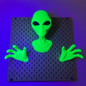 Wall Mounted Alien Headphone Hanger: Gaming Controller Holder, Sci-fi ...