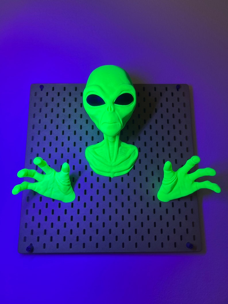 Wall Mounted Alien Headphone Hanger: Gaming Controller Holder, Sci-fi ...