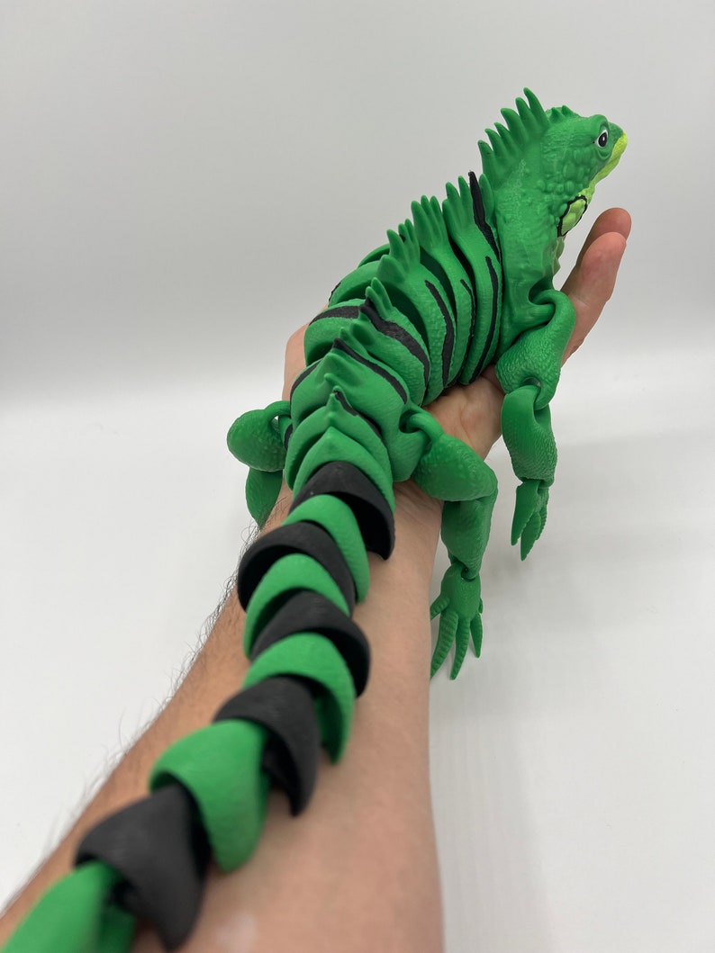 3D Printed Flexi Iguana Fidget Toy: Green Reptile Lover Gift - Etsy