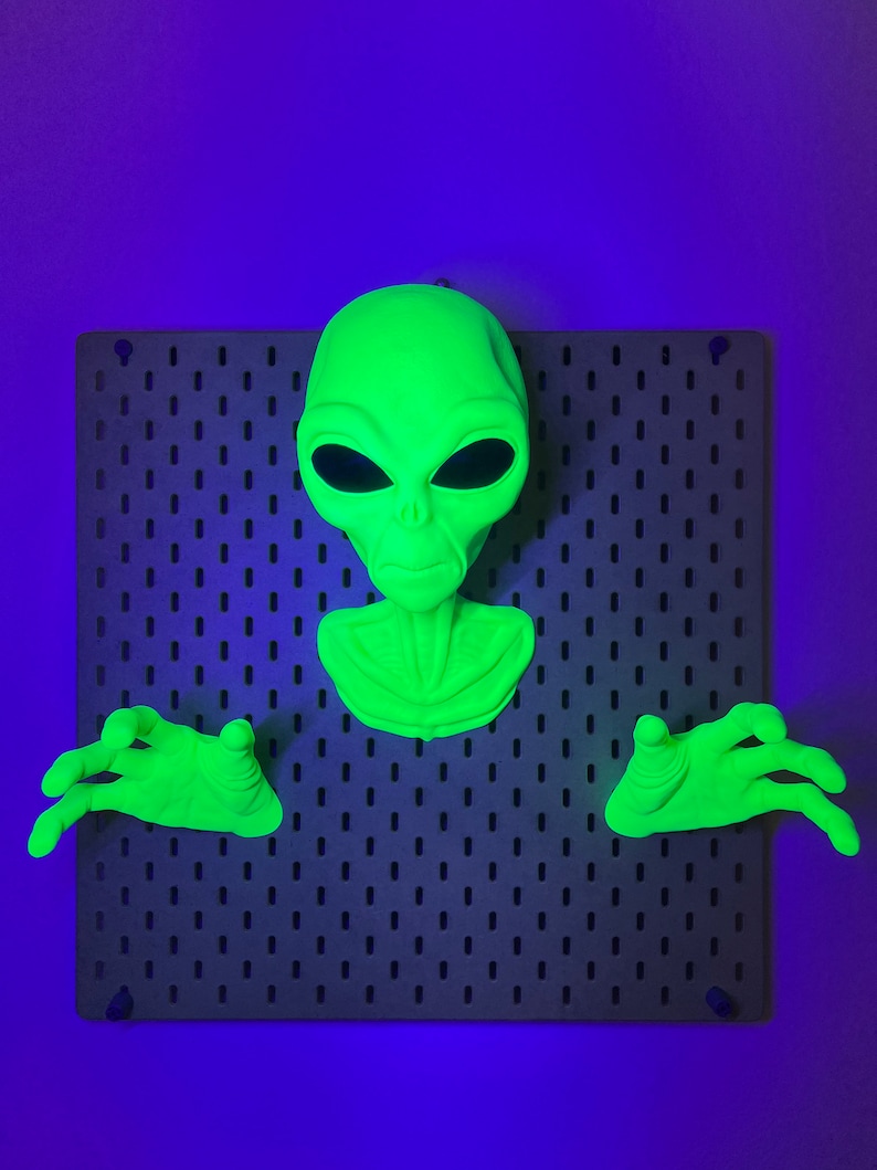 Wall Mounted Alien Headphone Hanger: Gaming Controller Holder, Sci-fi ...