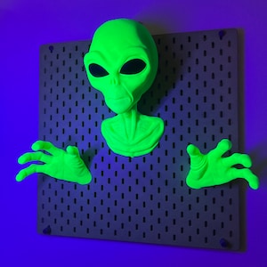 Wall Mounted Alien Headphone Hanger: Gaming Controller Holder, Sci-fi ...