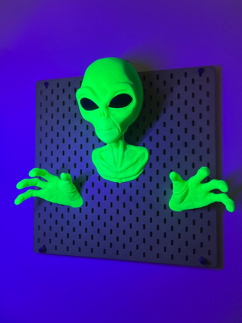 Wall Mounted Alien Headphone Hanger: Gaming Controller Holder, Sci-fi ...