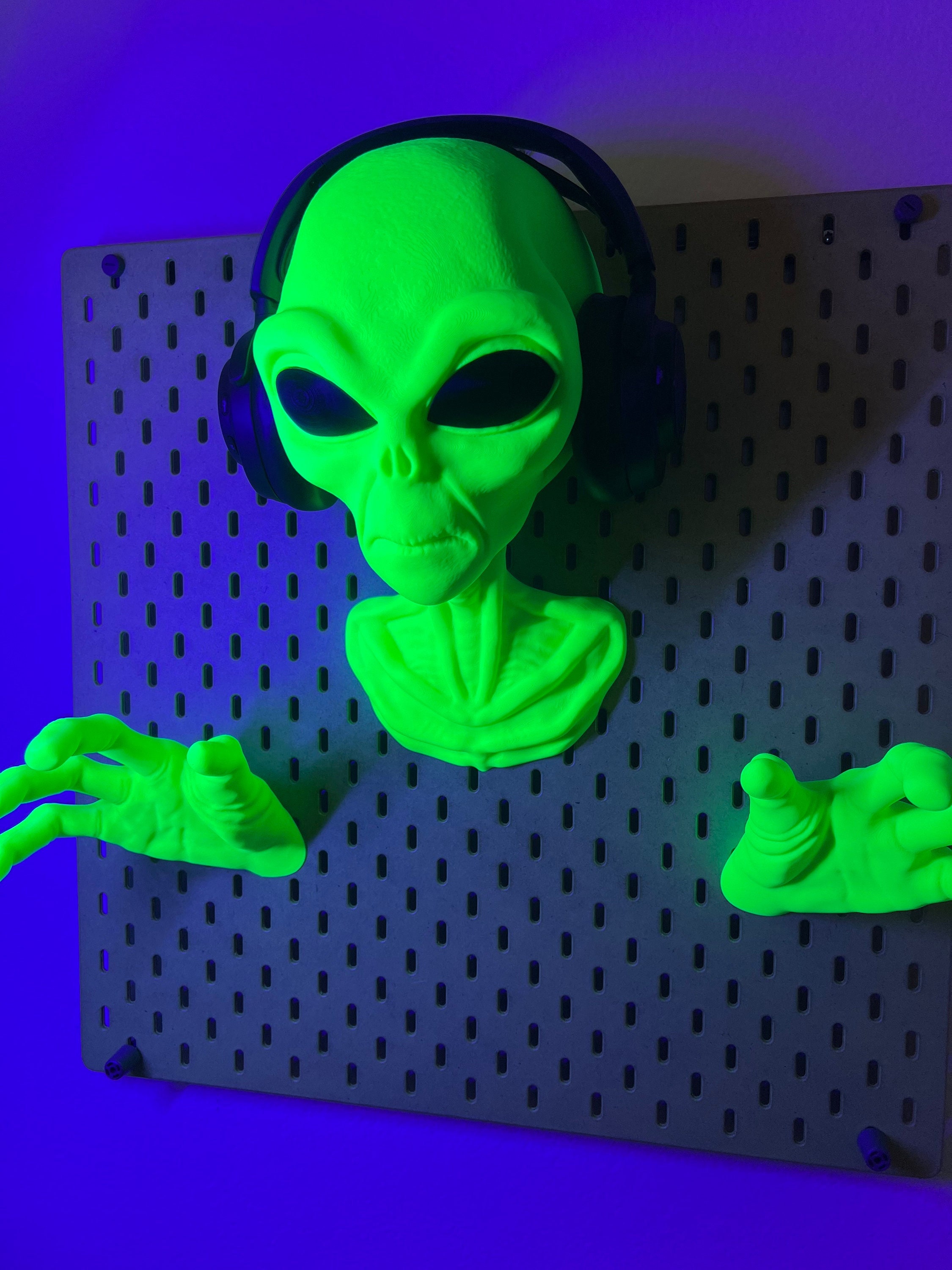 Wall Mounted Alien Headphone Hanger: Gaming Controller Holder, Sci-fi ...