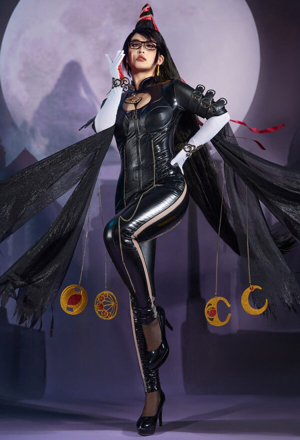 Bayonetta Cosplay Costume Backless Bodysuit and Gloves With Chains and ...