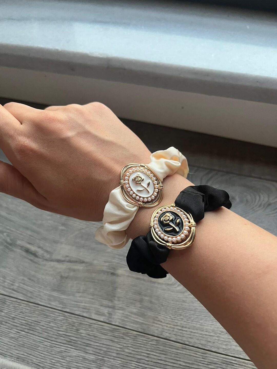 Timeless Elegance: Luxe Vintage Hair Clips & Bracelets Set in Black and ...